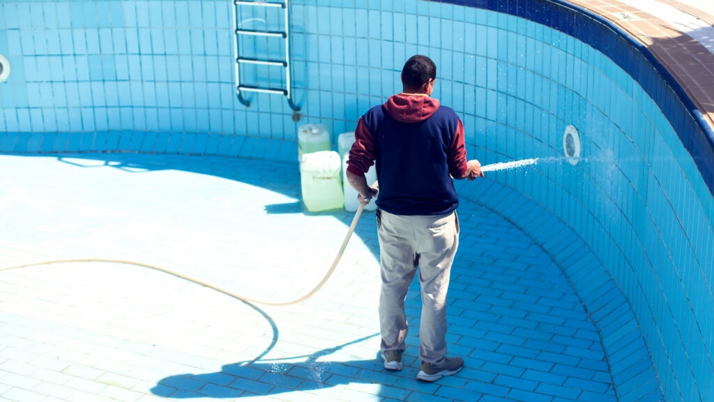 What Are the Key Roles of People in Pool Management? - Midtn Biz